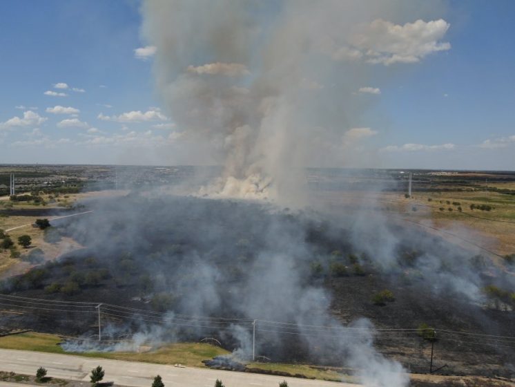 Firefighters contain grass fire near Canyon Falls in Flower Mound ...